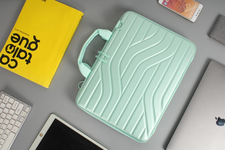 Buy SwissTech 13.3-inch Laptop Carry Case | Harvey Norman AU